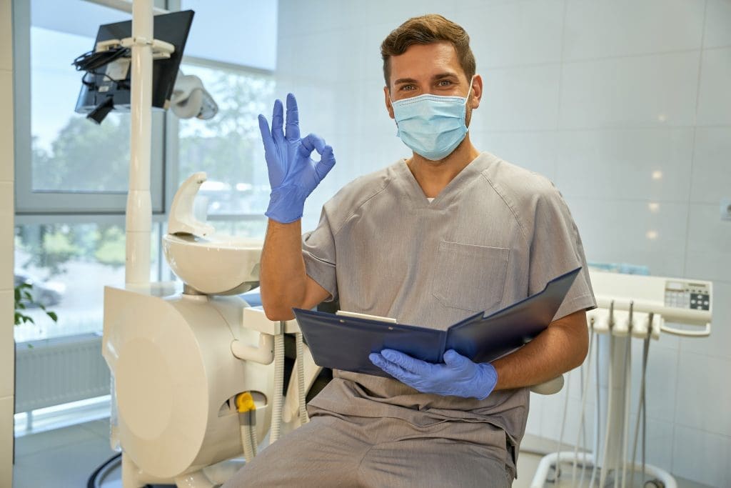 Quand consulter un denturologiste - Benoit Viau Denturologiste