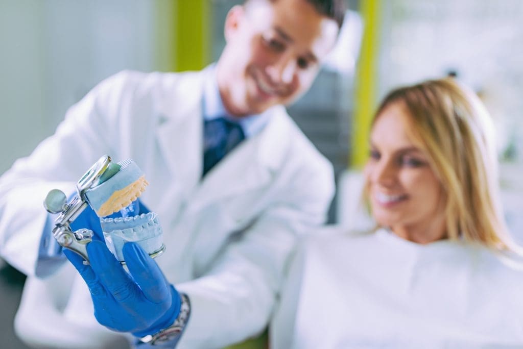 Pourquoi les visites régulières chez votre denturologiste sont ...